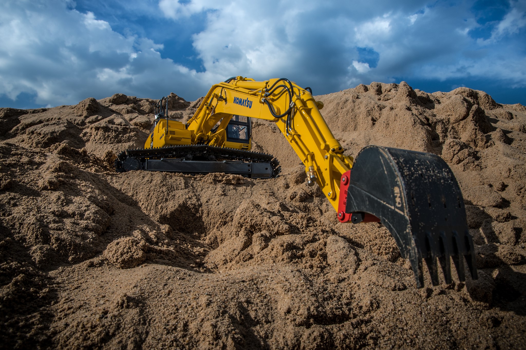 Preorder RC Excavators, bulldozers and trucks - Fumotec USA